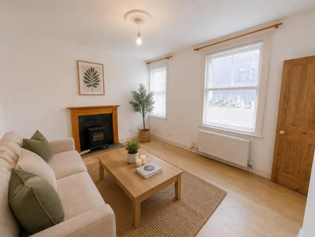 Ewart Street, Brighton, BN2 3 bed terraced house to rent £1,795 pcm £414 pw