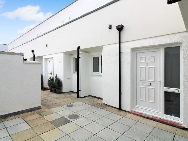 Ewell Road, Surbiton KT6, 2 bed flat to rent, £1,500 pcm | PrimeLocation