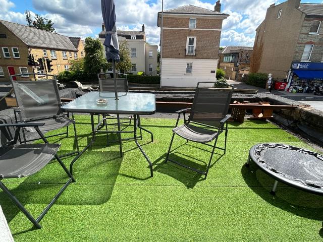 Ewell Road, Surbiton KT6, 2 bed flat to rent, £1,750 pcm | PrimeLocation