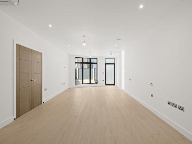 Ewell Road, Surbiton, KT6 Studio to rent £1,375 pcm £317 pw