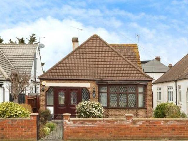 Ewellhurst Road, Ilford, 2 Bedroom Detached