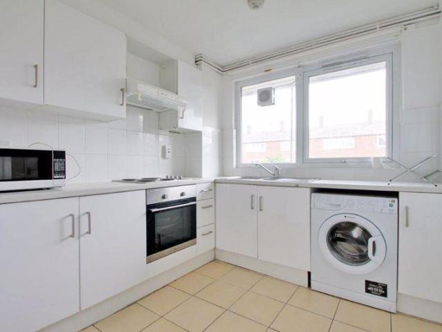 Ewen Crescent, SW2 4 bed maisonette to rent £2,400 pcm £554 pw