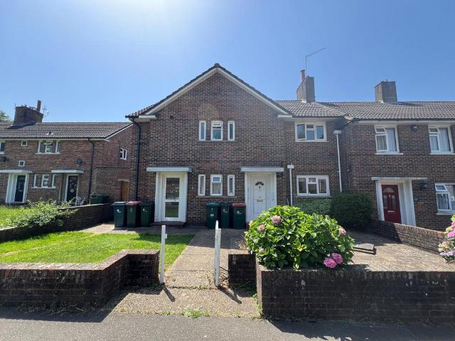 Ewhurst Close, Crawley, RH11 2 bed maisonette to rent £1,600 pcm £369 pw