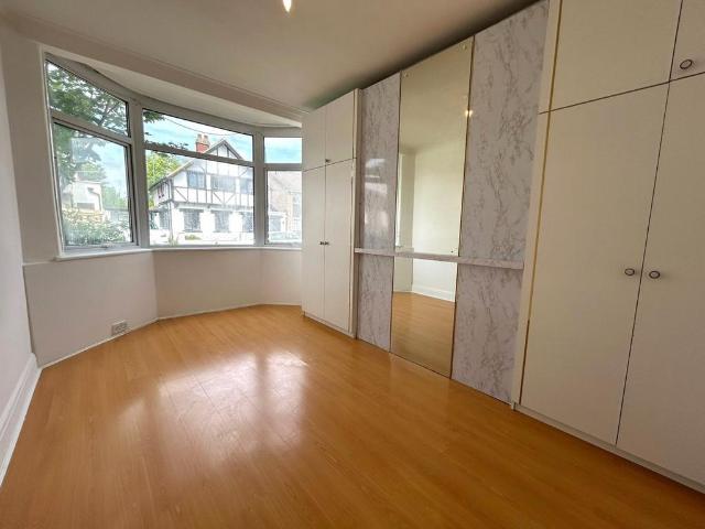 Eton Avenue, Wembley HA0 3 bed detached house to rent £2,350 pcm £542 pw