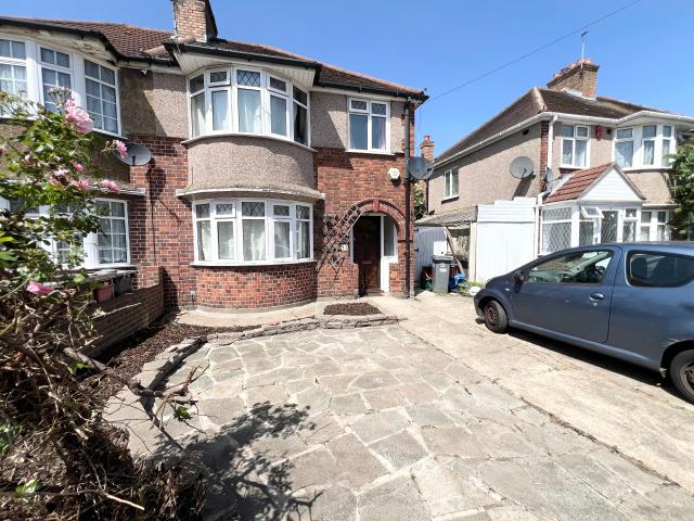 Eton Avenue, Heston TW5 Century 21 United Kingdom