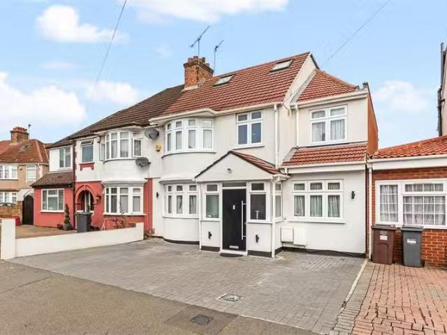 Eton Avenue, Heston TW5 5 bed semi detached house for sale £.