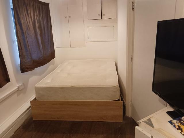 Eton Avenue, Hounslow TW5, Room to rent, £950 pcm | PrimeLocation