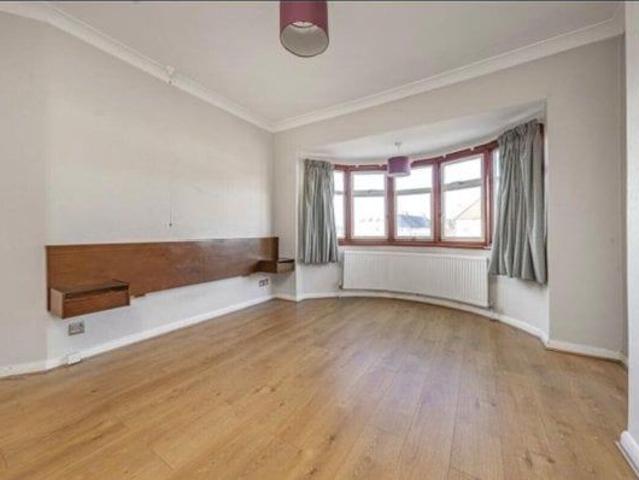 Eton Avenue, KT3