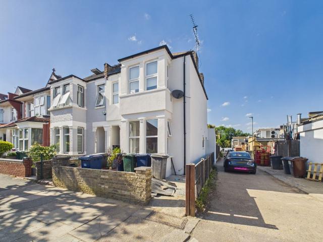 Eton Avenue, London, London N12, 2 bed maisonette to rent, £2,150 pcm | PrimeLocation
