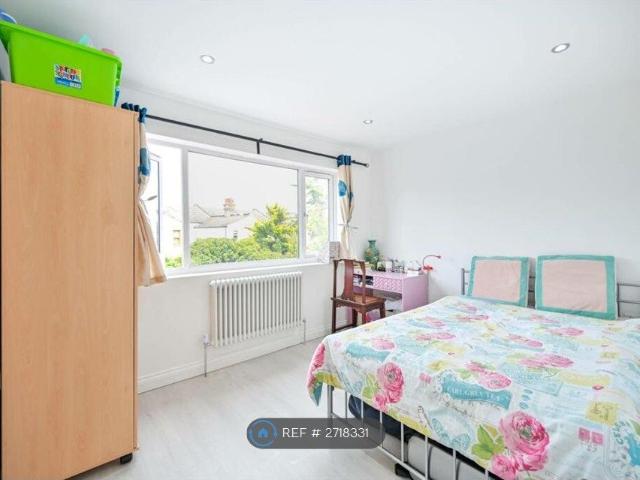 Eton Avenue, New Malden KT3, Room to rent, £900 pcm | PrimeLocation