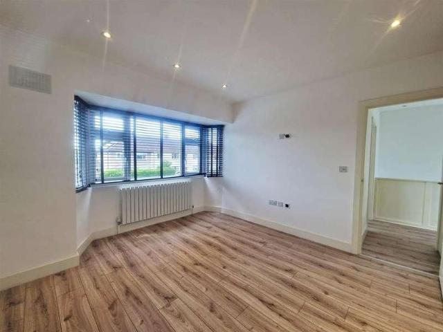 Eton Avenue, Newark, NG24