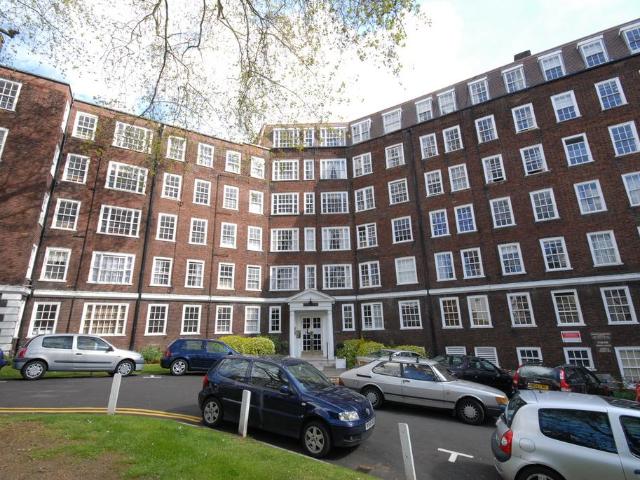 Eton College Road, Belsize Park. 2 bed flat to rent £2,600 pcm £600 pw