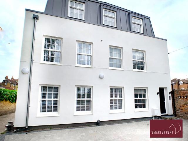 Eton Court, Windsor SL4, 1 bed flat to rent, £2,700 pcm | PrimeLocation
