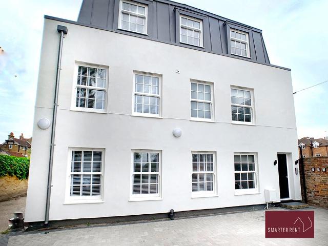 Eton Court, Windsor SL4, 2 bed flat to rent, £3,250 pcm | PrimeLocation