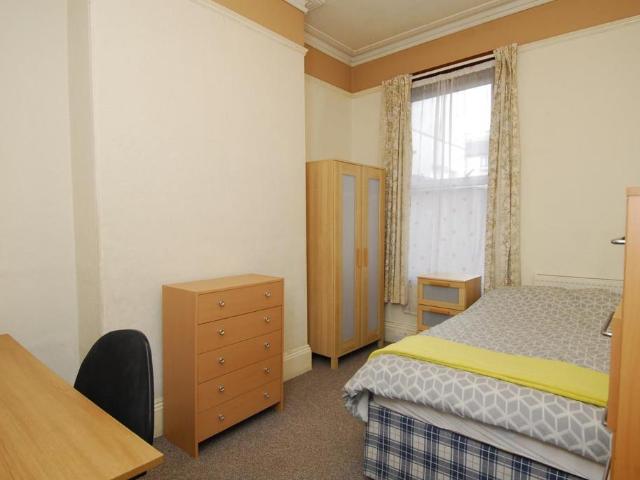 Eton Place, Plymouth PL1 4 bed house to rent £2,357 pcm £544 pw