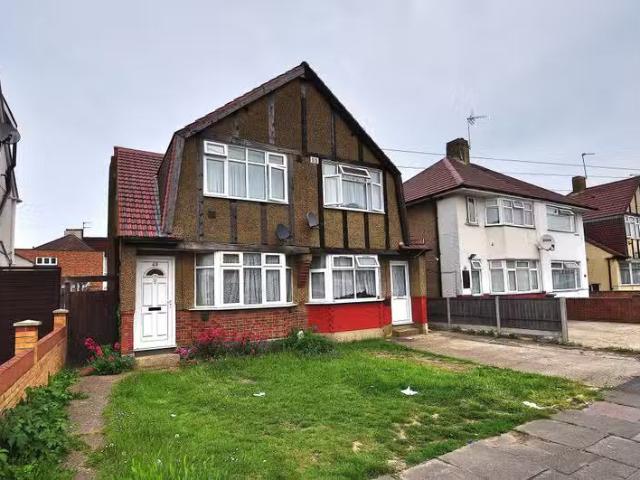 Eton Road, Hayes, UB3 5HS