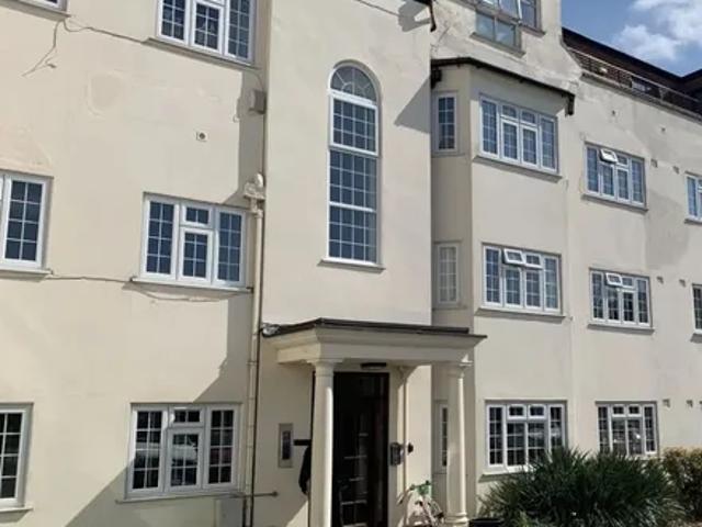 Etchingham Court, London, N3 2EA, United Kingdom | 3 bed apartment for rent #168140356 | Rentberry