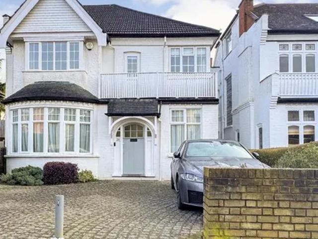 Etchingham Court, London, N3 2EA, United Kingdom | 5 bed house for rent #140396458 | Rentberry