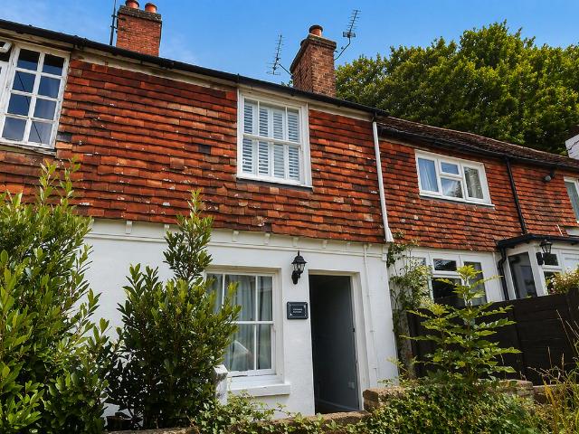 Etchingham TN19, 2 bed property to rent, £1,350 pcm | PrimeLocation