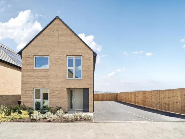 Ethel Carnie Road, Nelson, BB9 3 bed detached house to rent £1,425 pcm £329 pw