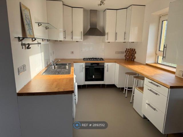 Ethelburga Tower, London SW11, 2 bed flat to rent, £2,285 pcm | PrimeLocation