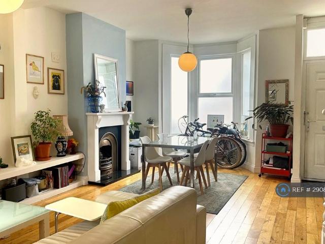 Ethnard Road, London, SE15 3 bed terraced house to rent £3,150 pcm £727 pw