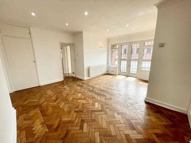 Ethorpe Crescent, Gerrards Cross SL9, 3 bed flat to rent, £1,750 pcm | PrimeLocation