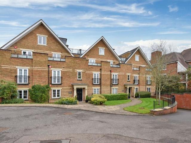 Ethorpe House, Packhorse Road. 3 bed penthouse to rent £3,995 pcm £922 pw