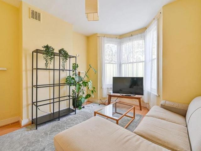 Etta Street, Deptford, London, SE8 4 bed terraced house to rent £3,600 pcm £831 pw