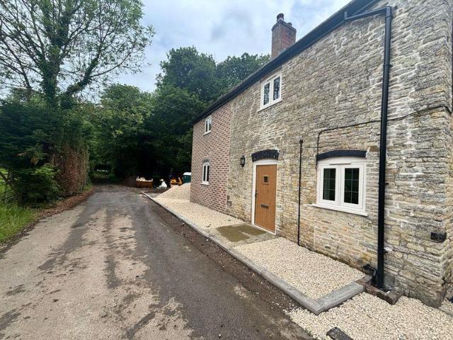 Ettington Park, Alderminster. 3 bed cottage to rent £1,950 pcm £450 pw