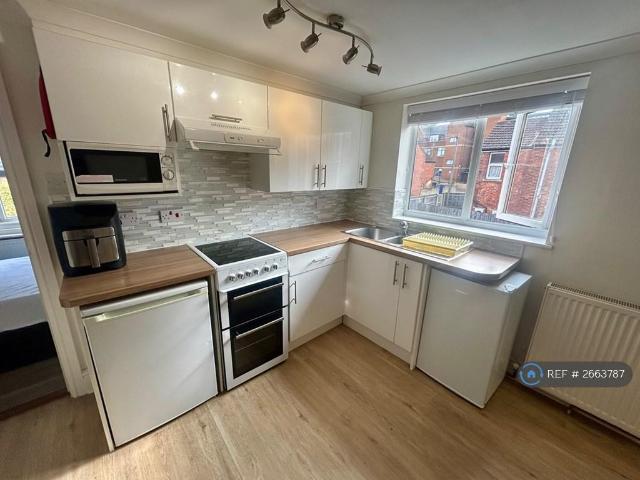 Euclid St, Swindon, SN1 1 bed flat to rent £1,050 pcm £242 pw