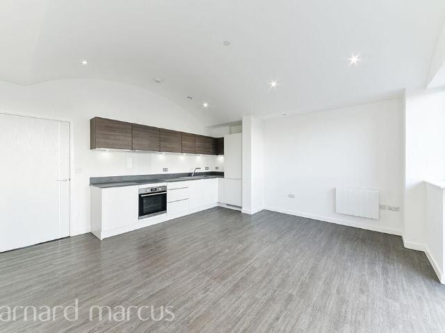 Euro House, Whetstone N20, 2 bed flat to rent, £1,990 pcm | PrimeLocation