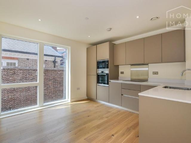 Europa House Royal Arsenal Riverside. 2 bed flat to rent £2,500 pcm £577 pw