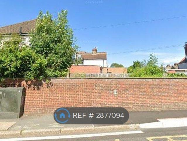 Euston Avenue, Watford WD18, 4 bed semi detached house to rent, £2,200 pcm | PrimeLocation