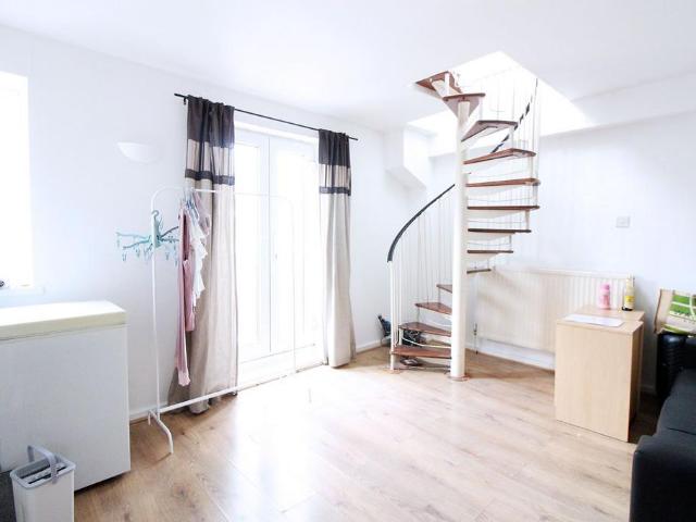 Euston, London NW1 2 bed flat to rent £2,850 pcm £658 pw
