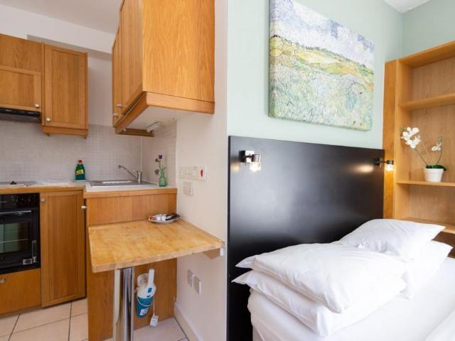 Euston, London NW1 Studio to rent £2,145 pcm £495 pw