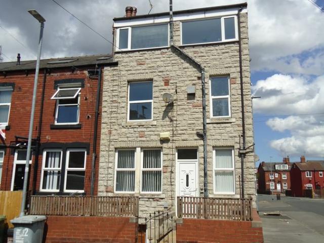 Euston Mount, Holbeck, Leeds LS11, 3 bed end terrace house to rent, £1,050 pcm | PrimeLocation