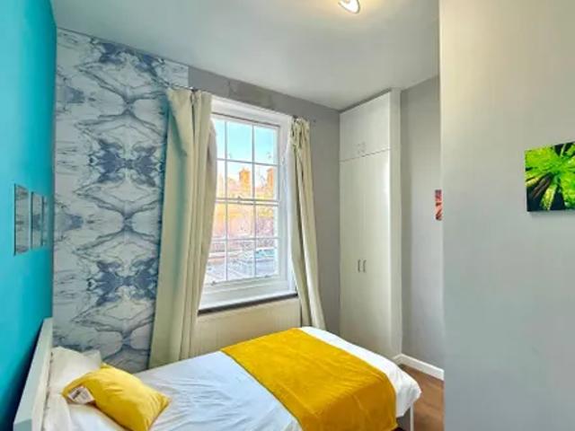 Euston Superstore & Luggage, 52 Eversholt Street, London, NW1 1DA, United Kingdom | 2 bed apartment for rent #165467121 | Rentberry