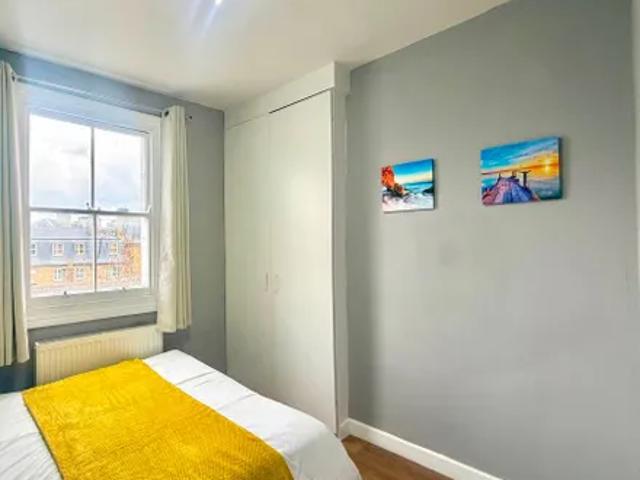 Euston Superstore & Luggage, 52 Eversholt Street, London, NW1 1DA, United Kingdom | 2 bed apartment for rent #165994669 | Rentberry