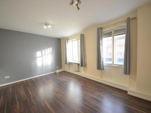Euston Road, Fitzrovia, London, NW1 2 bed flat to rent £3,142 pcm £725 pw