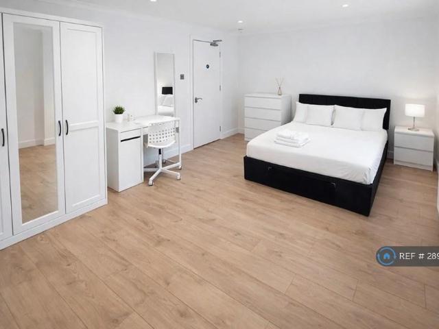 Euston Road, London, NW1 4 bed flat to rent £6,124 pcm £1,413 pw