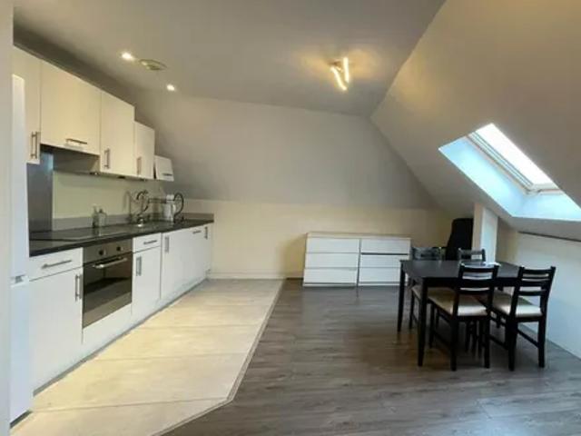 Evans Cycles, Greyhound Hill, London, NW4 4JE, United Kingdom | 2 bed apartment for rent #139268389 | Rentberry