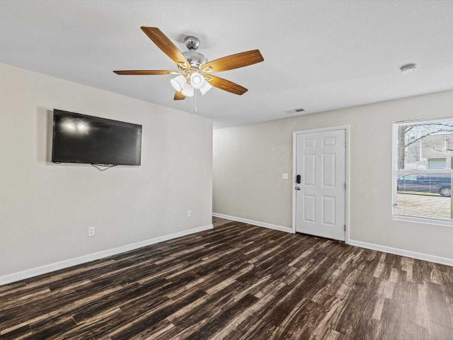 Evansville Student Housing 1 Bedroom Apartment for Rent at 2010 W Indiana St, Evansville, IN 47712 Lamasco