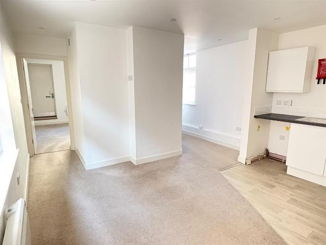 Eve Court, Chapel Street, Petersfield GU32, 1 bed flat to rent, £895 pcm | PrimeLocation