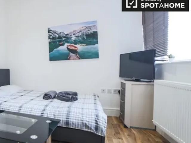 Eveline Lowe Primary School, Achillies Close, London, SE1 5HJ, United Kingdom | Studio apartment for rent #6237074 | Rentberry