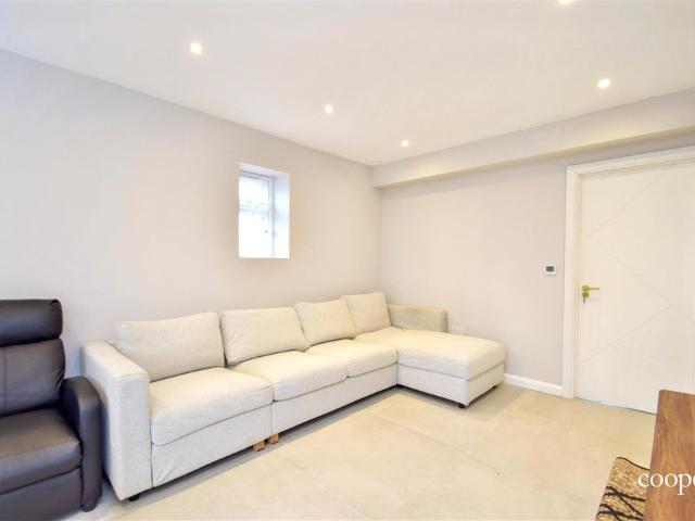 Evelyn Drive, Pinner, HA5