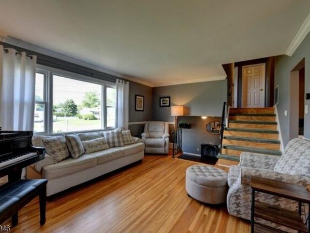 Evelyn Pl, Pequannock Township, Home For Sale