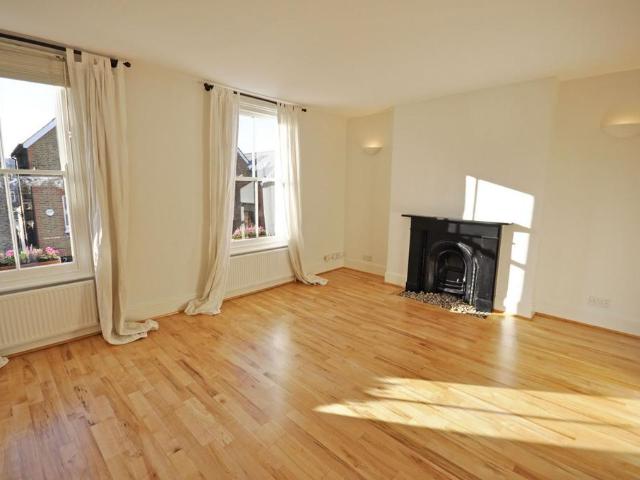 Evelyn Road, Richmond, TW9 2 bed maisonette to rent £2,500 pcm £577 pw