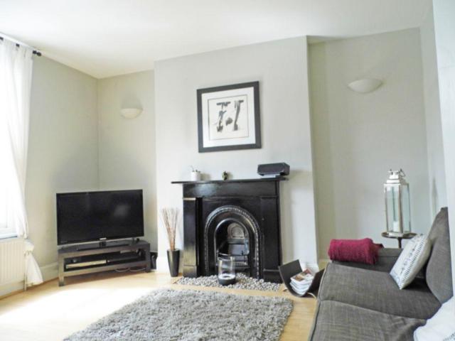 Evelyn Road, Richmond, TW9 2 bed maisonette to rent £2,500 pcm £577 pw
