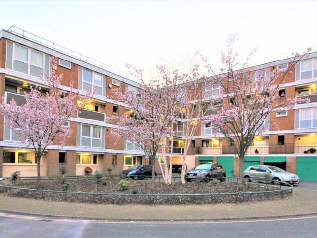 Evenwood Close, Putney SW15, 1 bed property to rent, £950 pcm | PrimeLocation